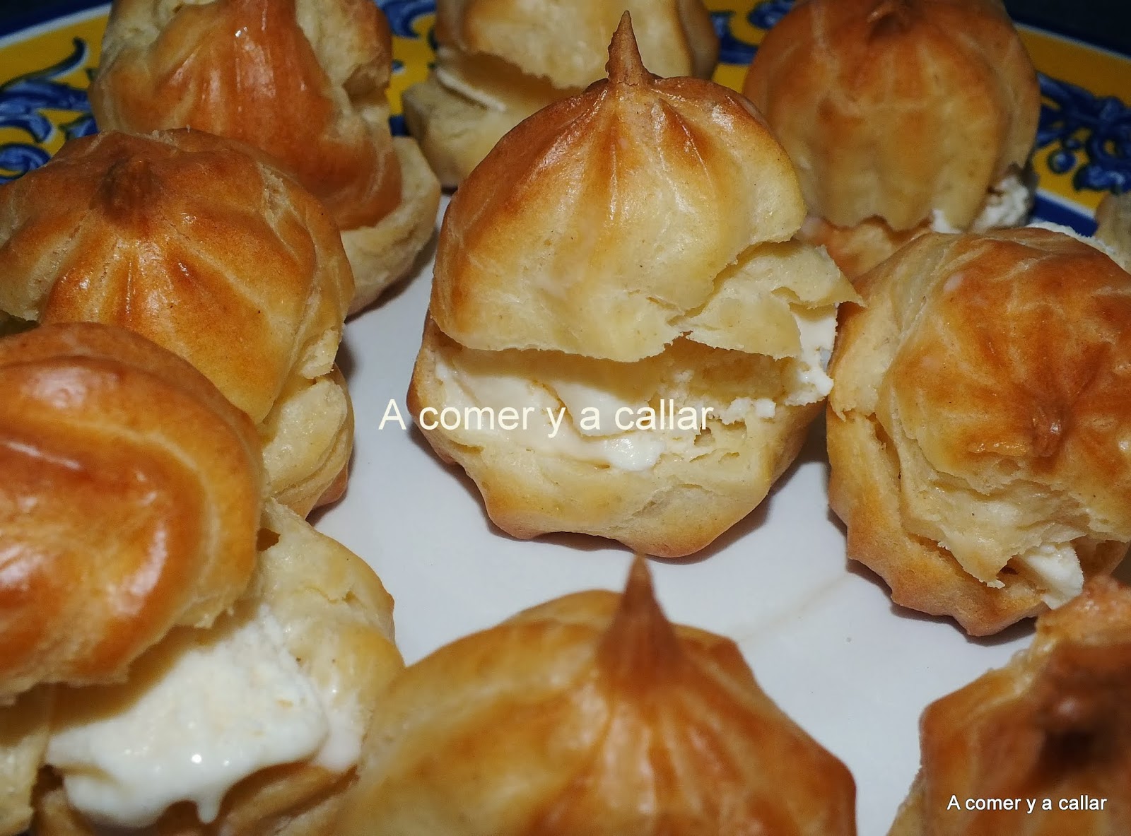 A comer y a callar: PROFITEROLES RELLENOS DE HELADO CON BAÑO DE ...