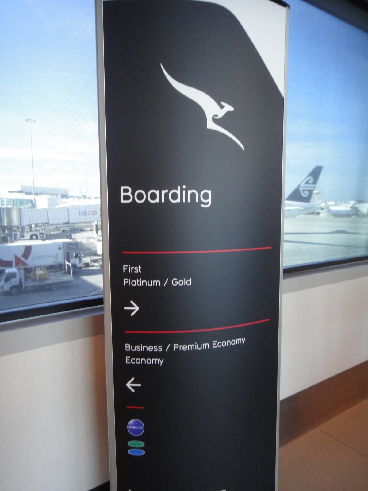 Qantas Business Class - Melbourne to Singapore QF35 (Airbus A330)