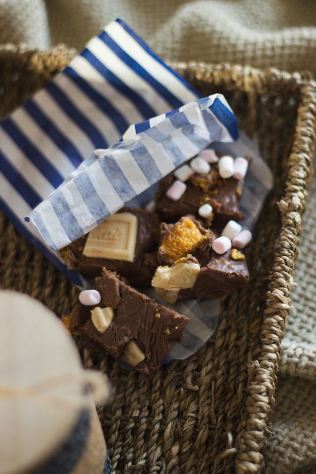 Caramac, Crunchie and Marshmallow Slow Cooker Fudge | Little Paper Swans