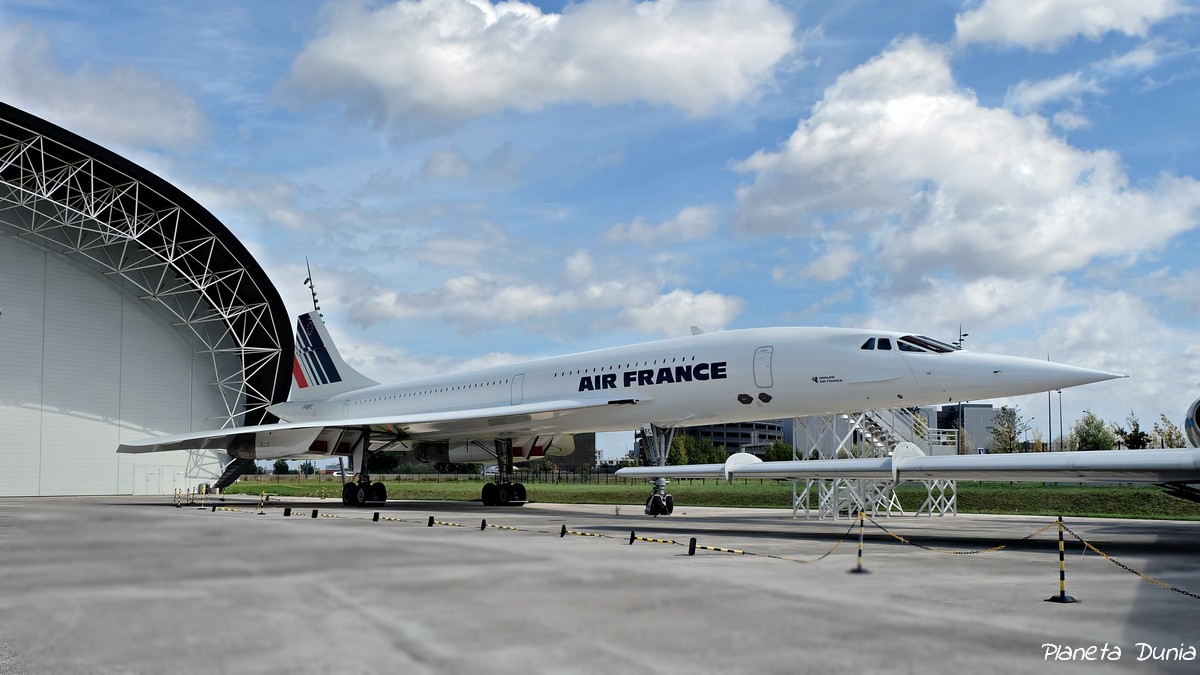 Planeta Dunia: Aeroscopia: un Museo aeronáutico de aviones legendarios ...
