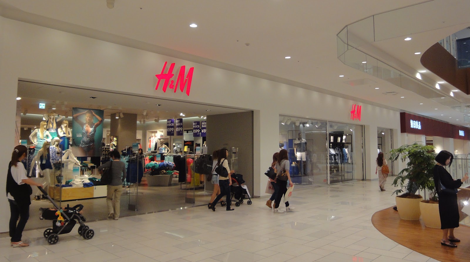 the tofu fox: Terrace Mall, Or Why Shopping In Japan Is Awesome.