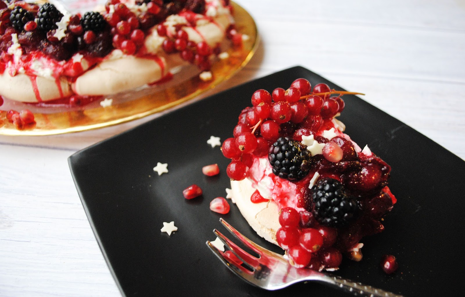 Sharkett Sisters: WINTER BERRY MERINGUE WREATH