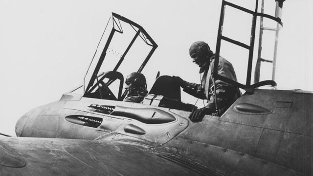 Airplanes in the skies + FAF history: Focke-Wulf Fw 187