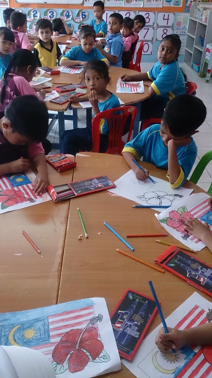 buletin kemas lumut: MEWARNA POSTER JALUR GEMILANG DAN BUNGA RAYA