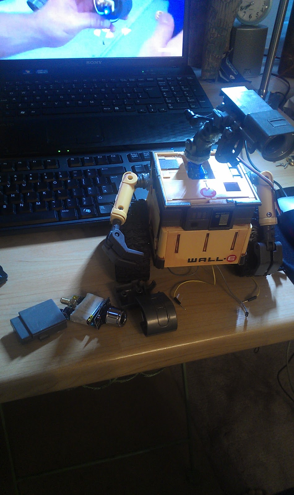 Wall E Robot (object/sound recognition, AI) - Oscar Liang