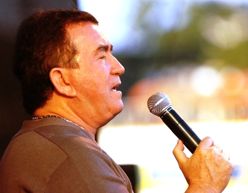 Fã Clube Amado Batista.Net: AMADO BATISTA O CANTADOR DE HISTÓRIAS