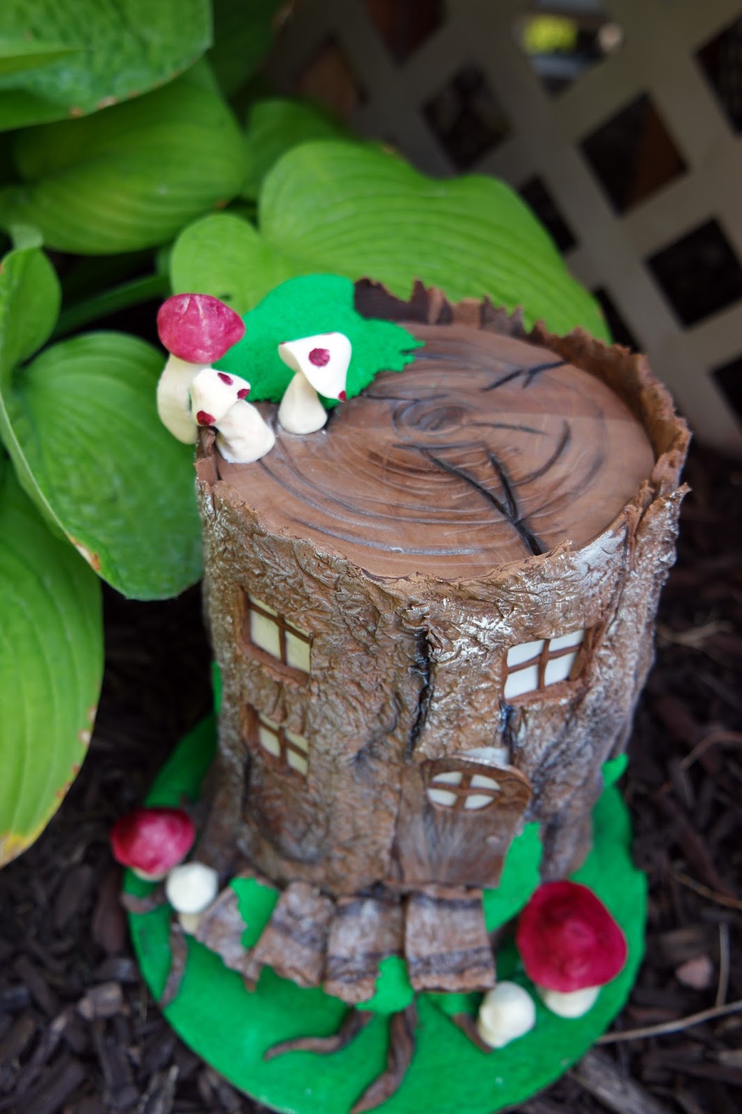 padicakes: Woodland Fairy Tree Stump Cake with Lit Windows