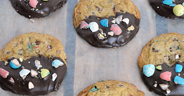 Chocolate Dipped Robin's Egg Cookies #EasterRecipes