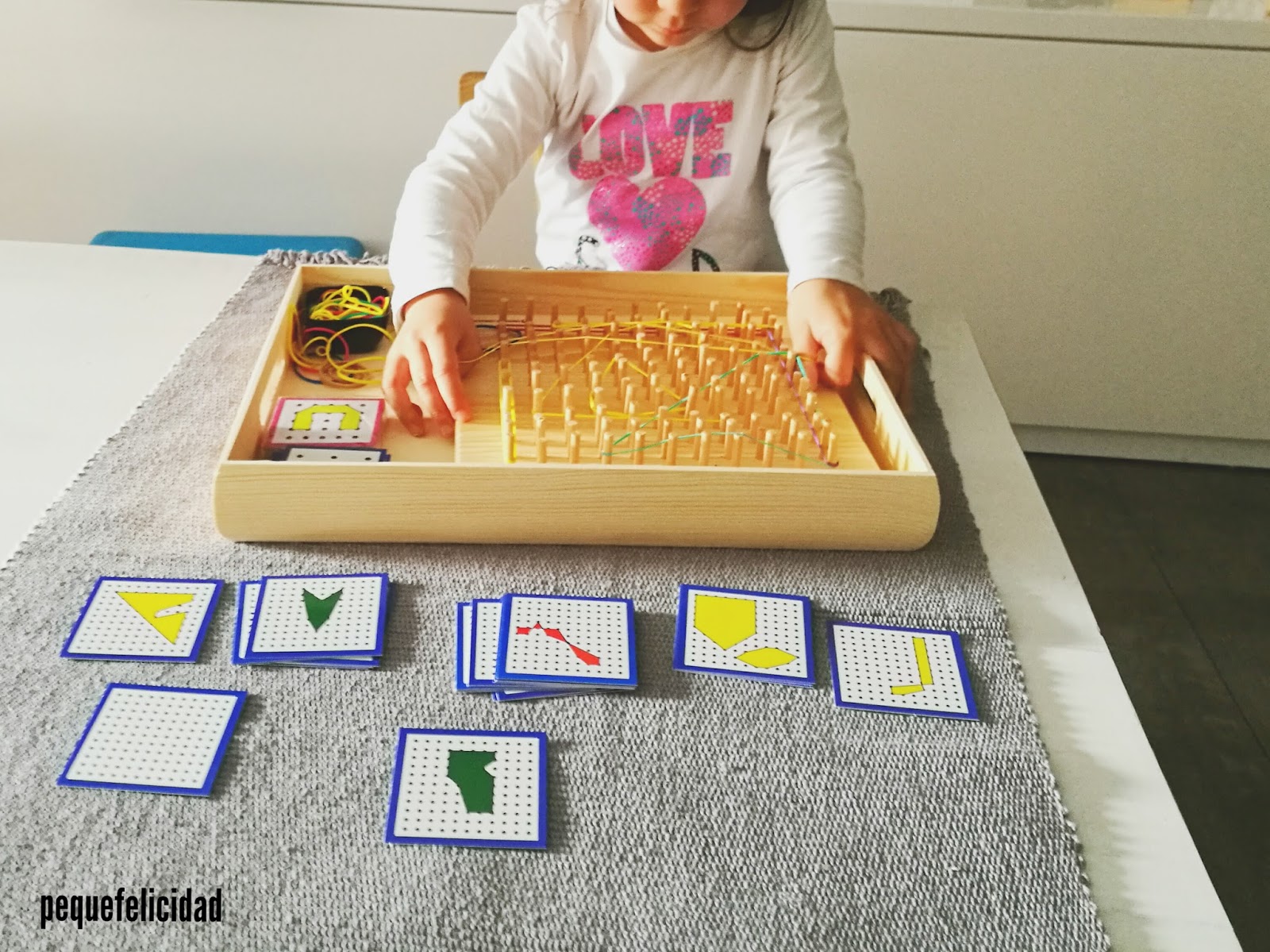 PEQUEfelicidad: EL GEOPLANO. UN RECURSO MATEMÁTICO Y CREATIVO MARAVILLOSO