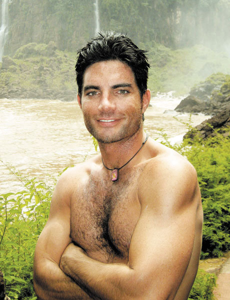 През 1998 г. той се включва в записите на "Асул текила", където започва ...