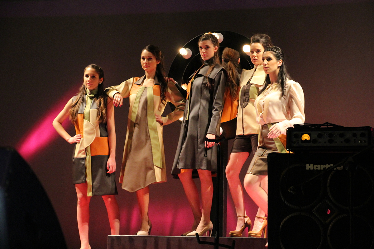 El desfile de moda Barakaldo Fashion Show llena el teatro y garantiza ...