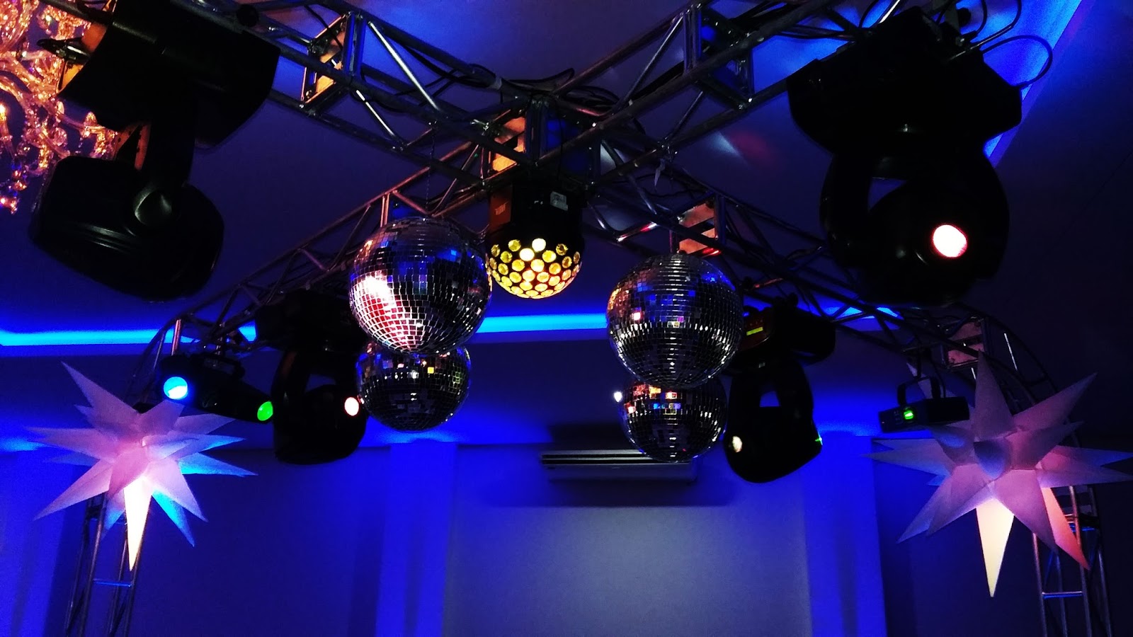 DJ REGI GUAIRA - SP: DJ REGI - SUA FESTA MERECE O MELHOR