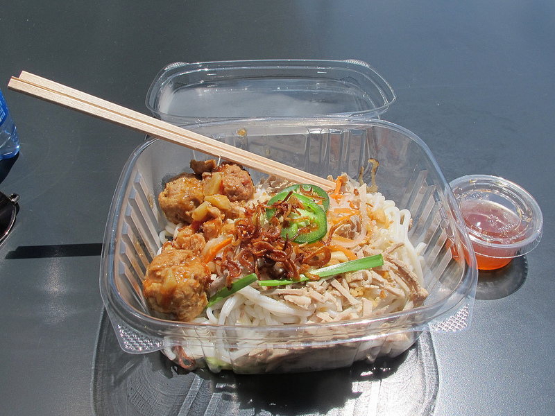 Full Noodle Frontity: Bun Tam Bi from 3 Bottled Fish Vietnamese Street ...