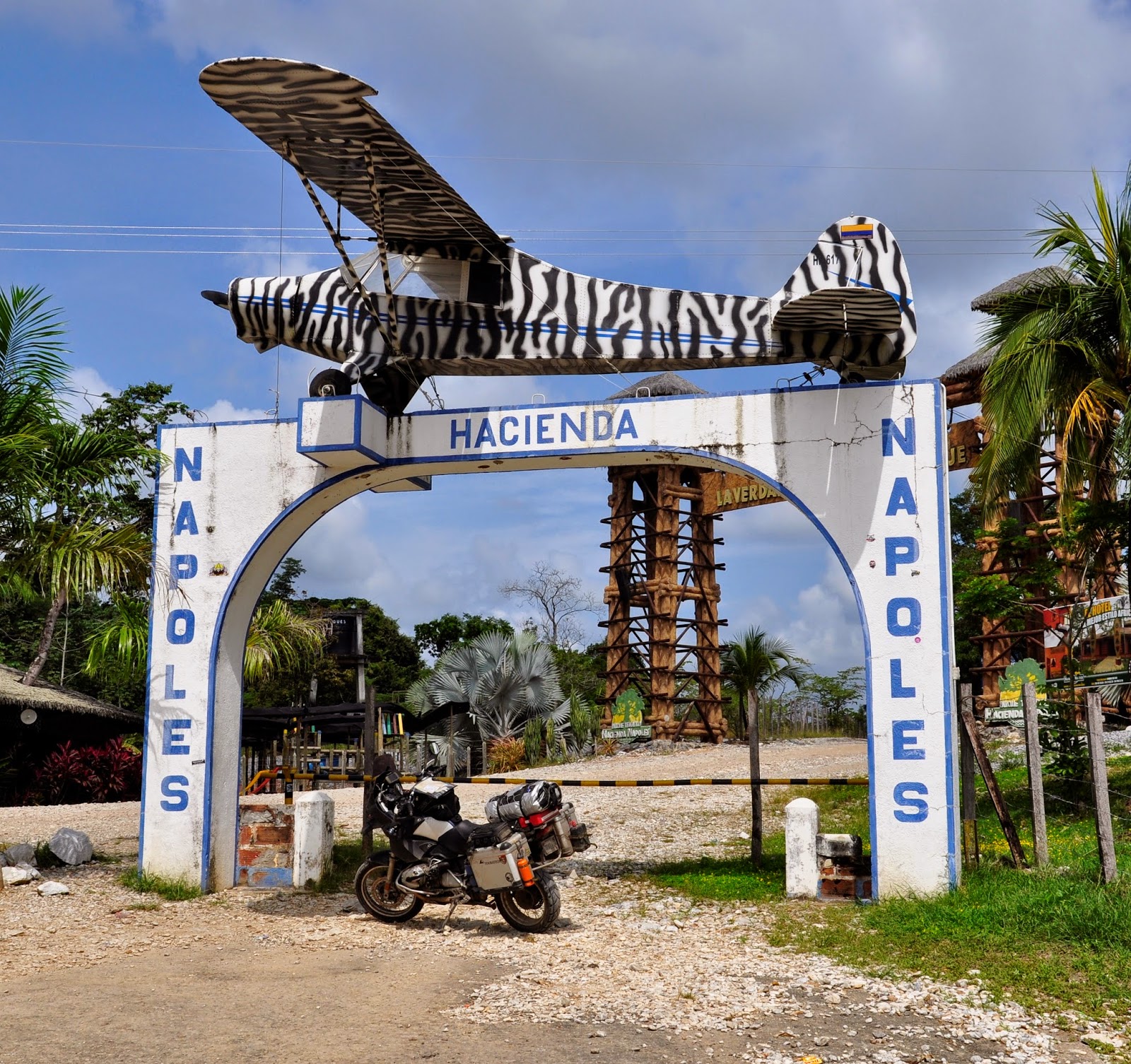 2 Wheels, 2 Weeks at a Time: Hangin’ at Pablo’s Place: A Weird Day at ...