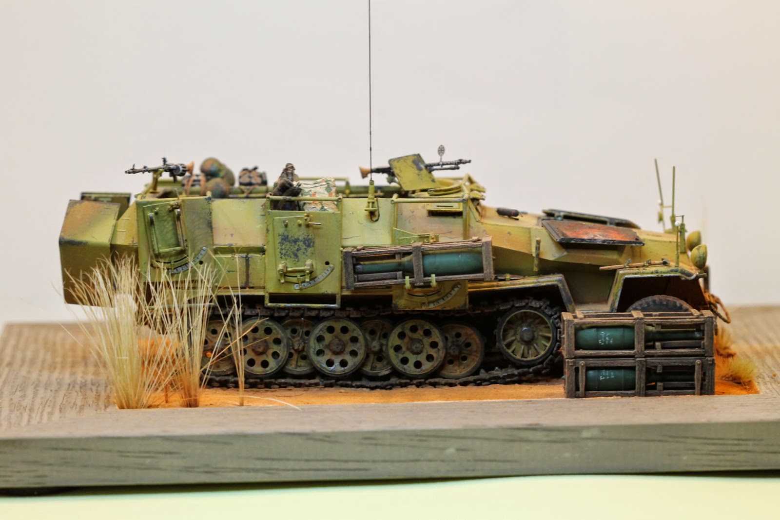 TANKOZER: Sdkfz 251 Stuka Zu Fuss