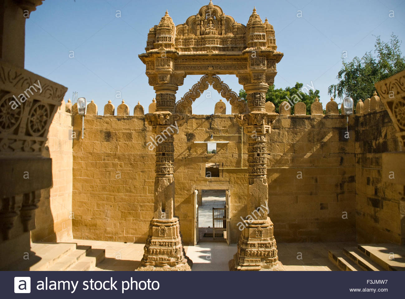 musing: #Doors of India, #Gates, #Entrance, #Dwar?