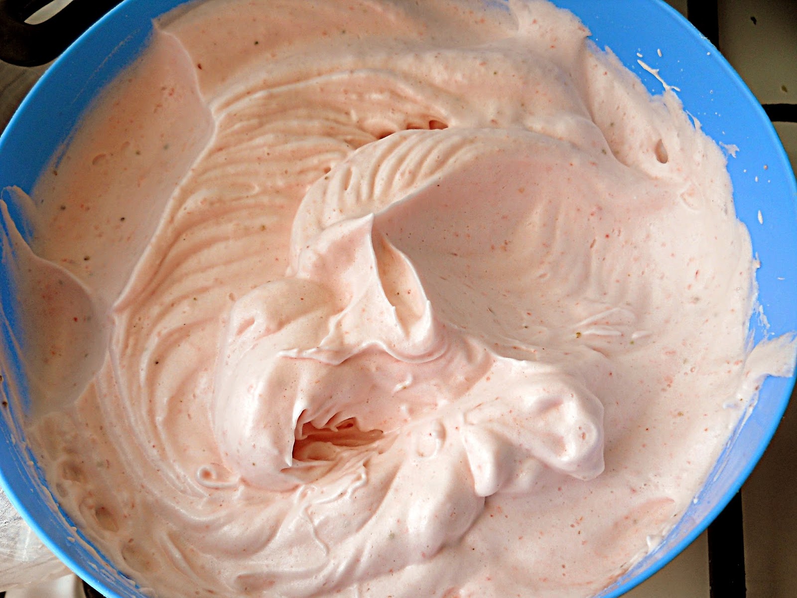 Arome si culori : Spuma de capsuni