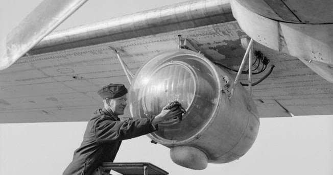 Airplanes in the skies + FAF history: Leigh Light