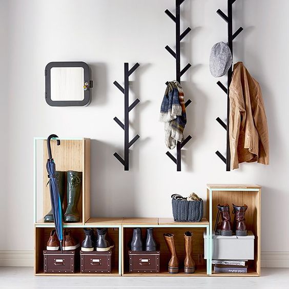 Easy organizing diy idea: Tree hanger...