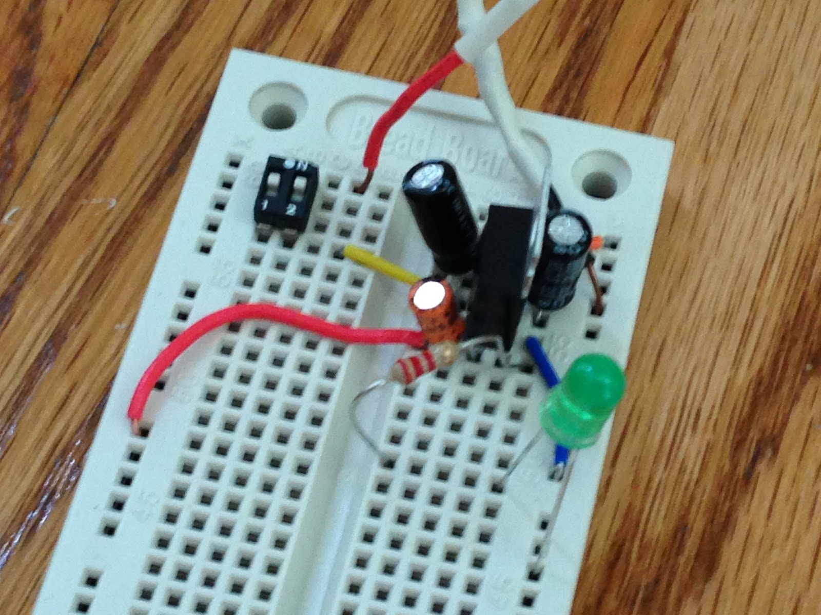 Hands On - Make: More Electronics: Experiment 0 (Preface): I Have The POWER!