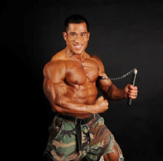world bodybuilders pictures: chinese bodybuilder Lin Pei Qu