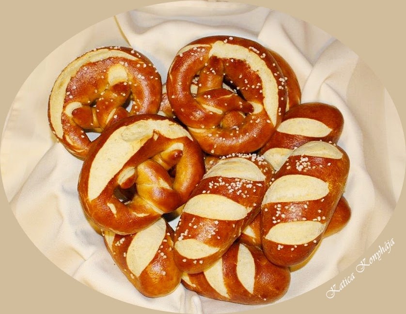 Katica konyhája: Egyszerü bajor perec, rúd vagy copf