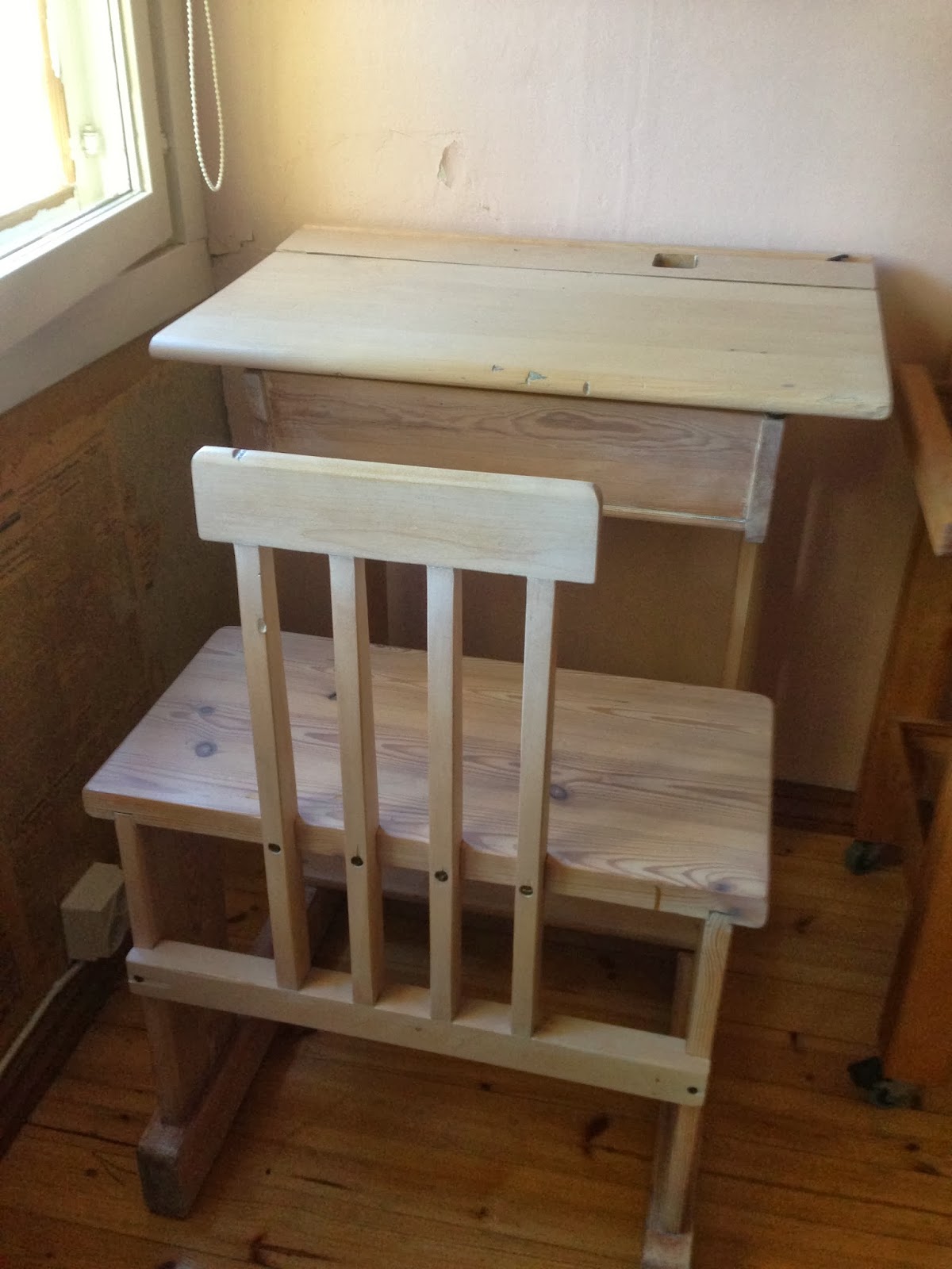 SATUMAA: Vanha pulpetti ja Woodnotesin lattiatyynyt myytävänä!