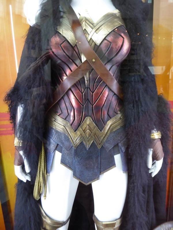 Hollywood Movie Costumes and Props: Gal Gadot and Connie Nielsen Wonder ...