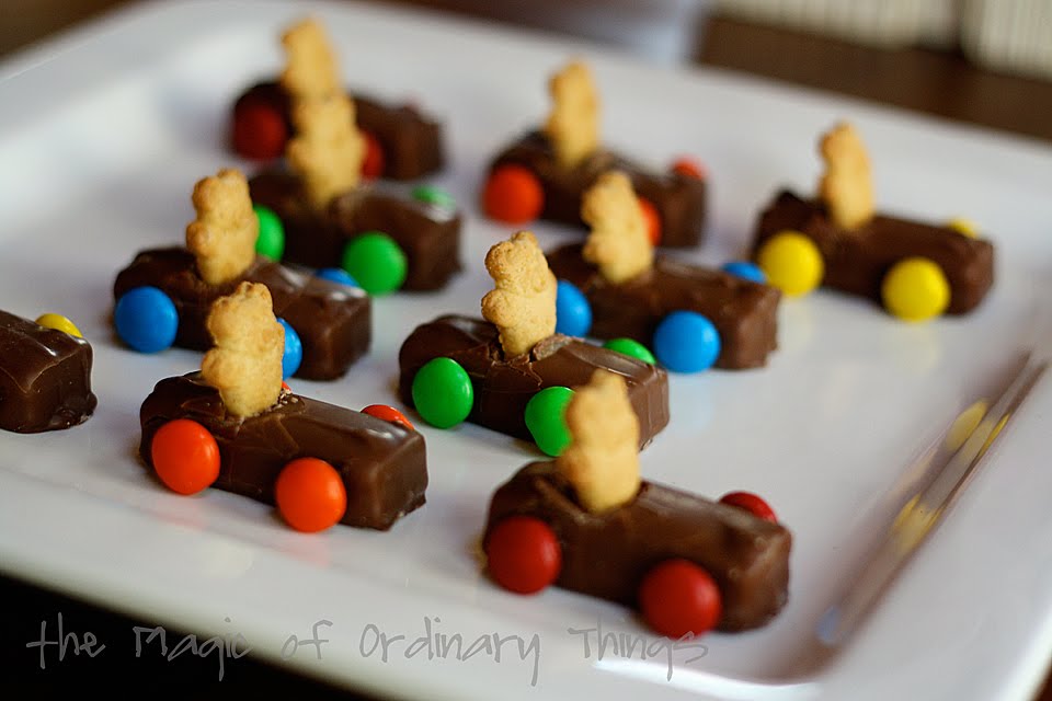 The Magic of Ordinary Things: TEDDY BEAR RACE CARS