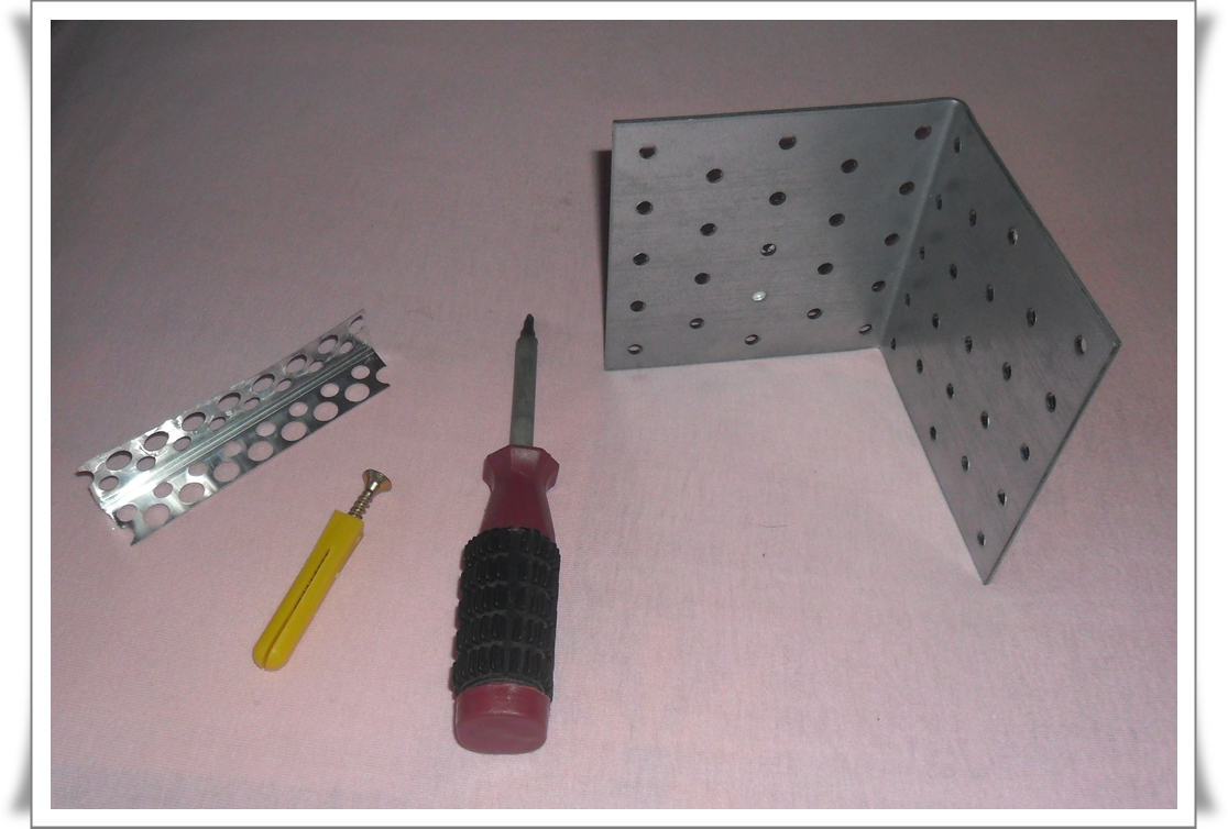 DIY: Lebegő polc készítése házilag - Egy regénylakás könyvei