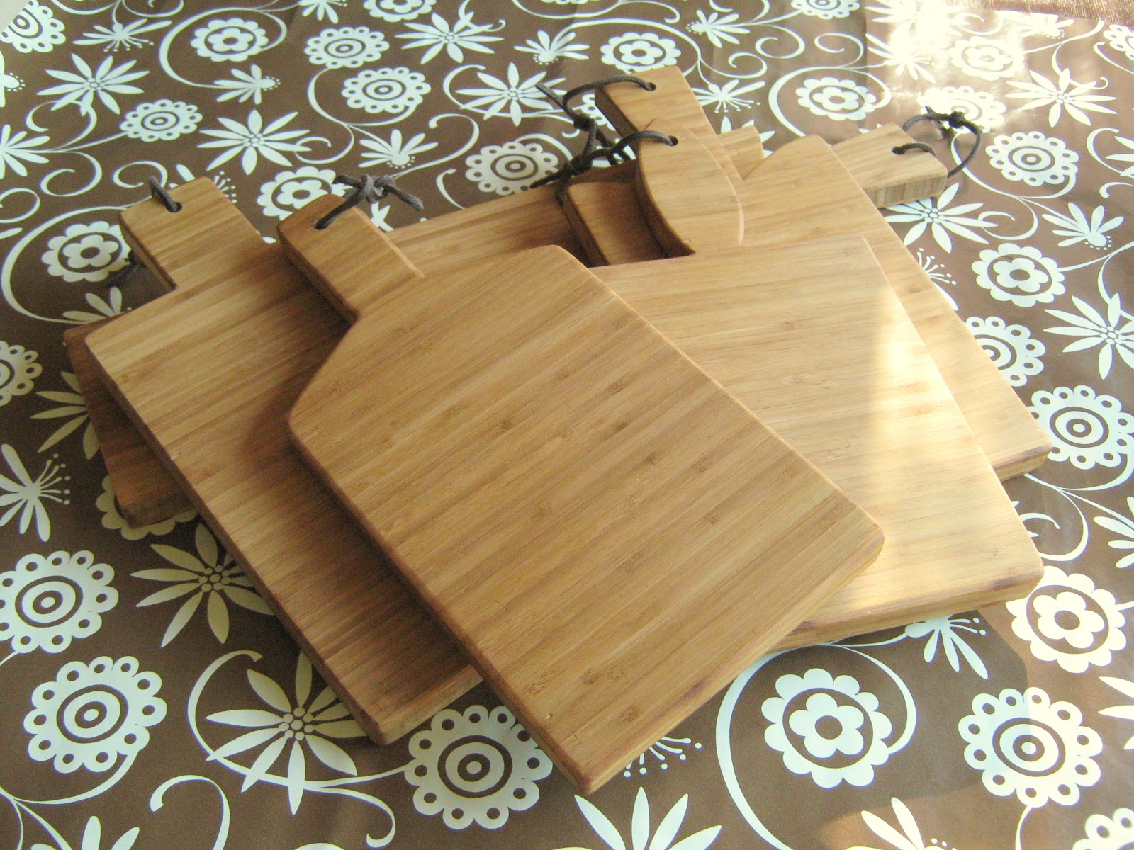 Rindy Mae: DIY Bamboo Bread Boards