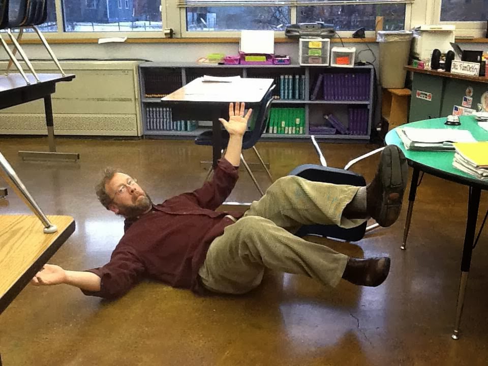 5 Photo Stories: Goldilocks falling out of her chair!