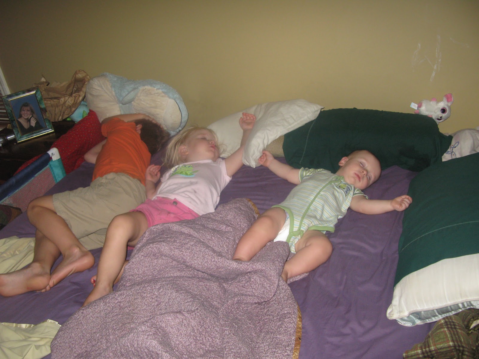 The Kerrie Show: The Attachment Parenting Debate: Mom of Five Weighs In