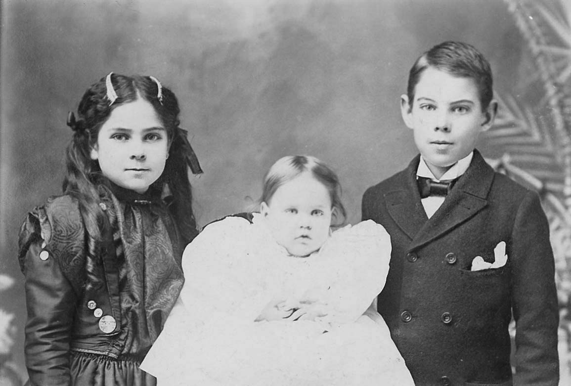 IMMORTAL NOBODIES: MRS. BIDDLE, DO YOU KNOW THE DECEASED?