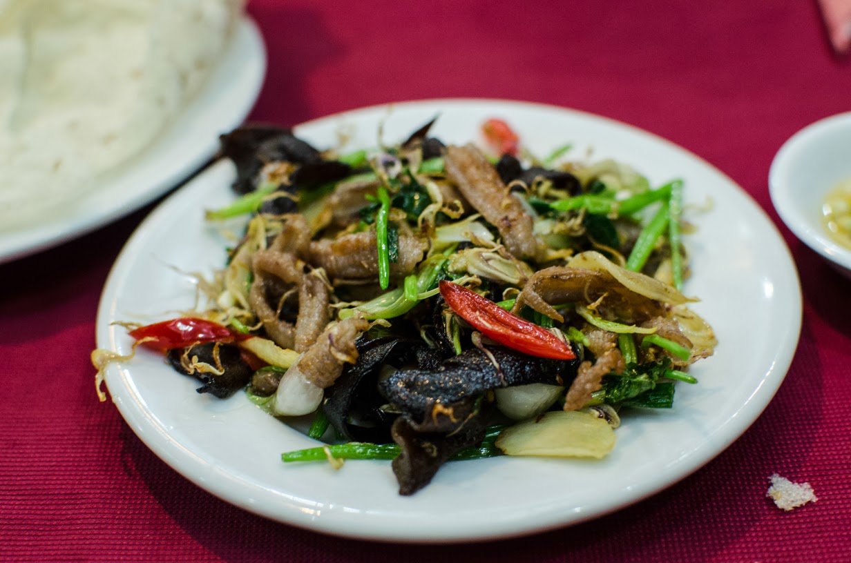 Han + Diana Eats! A Food Blog: Vietnam ! Eating a cobra in Le Mat