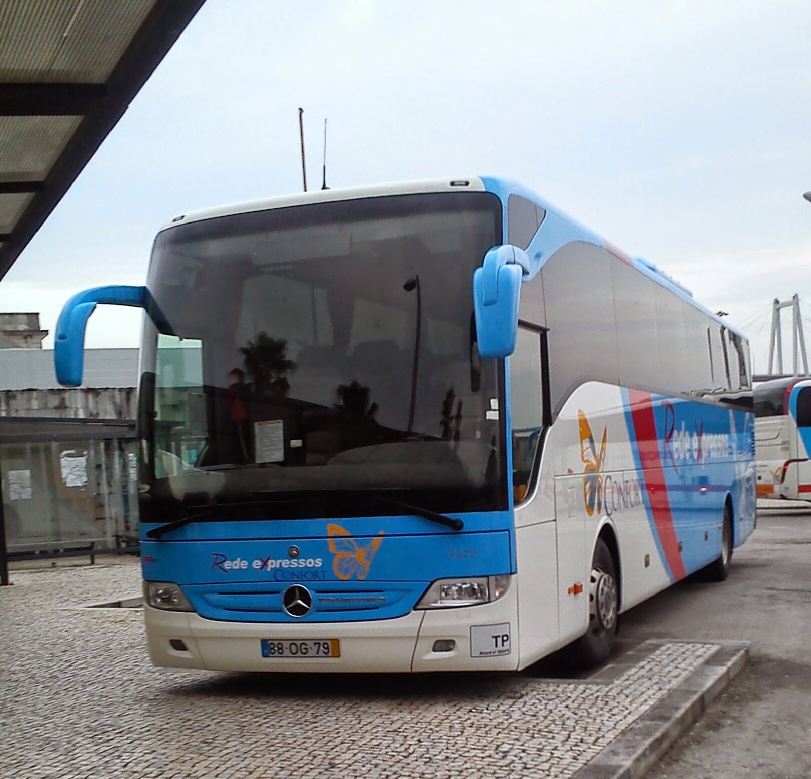 Autocarros do Gil: Mercedes vez turismo 4529 serviço rede expresso