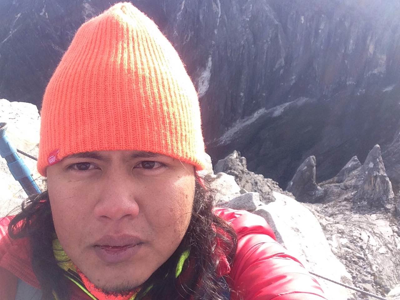 Aloy Paradoks Menulis