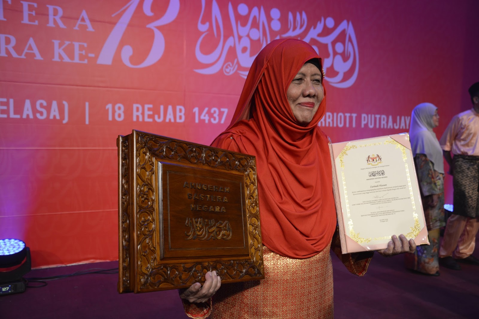 Zurinah Hassan : SN13