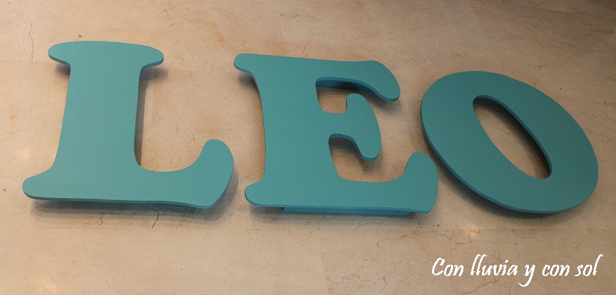 Con lluvia y con sol: LETRAS DE MADERA PARA DECORAR EL DORMITORIO DE LEO