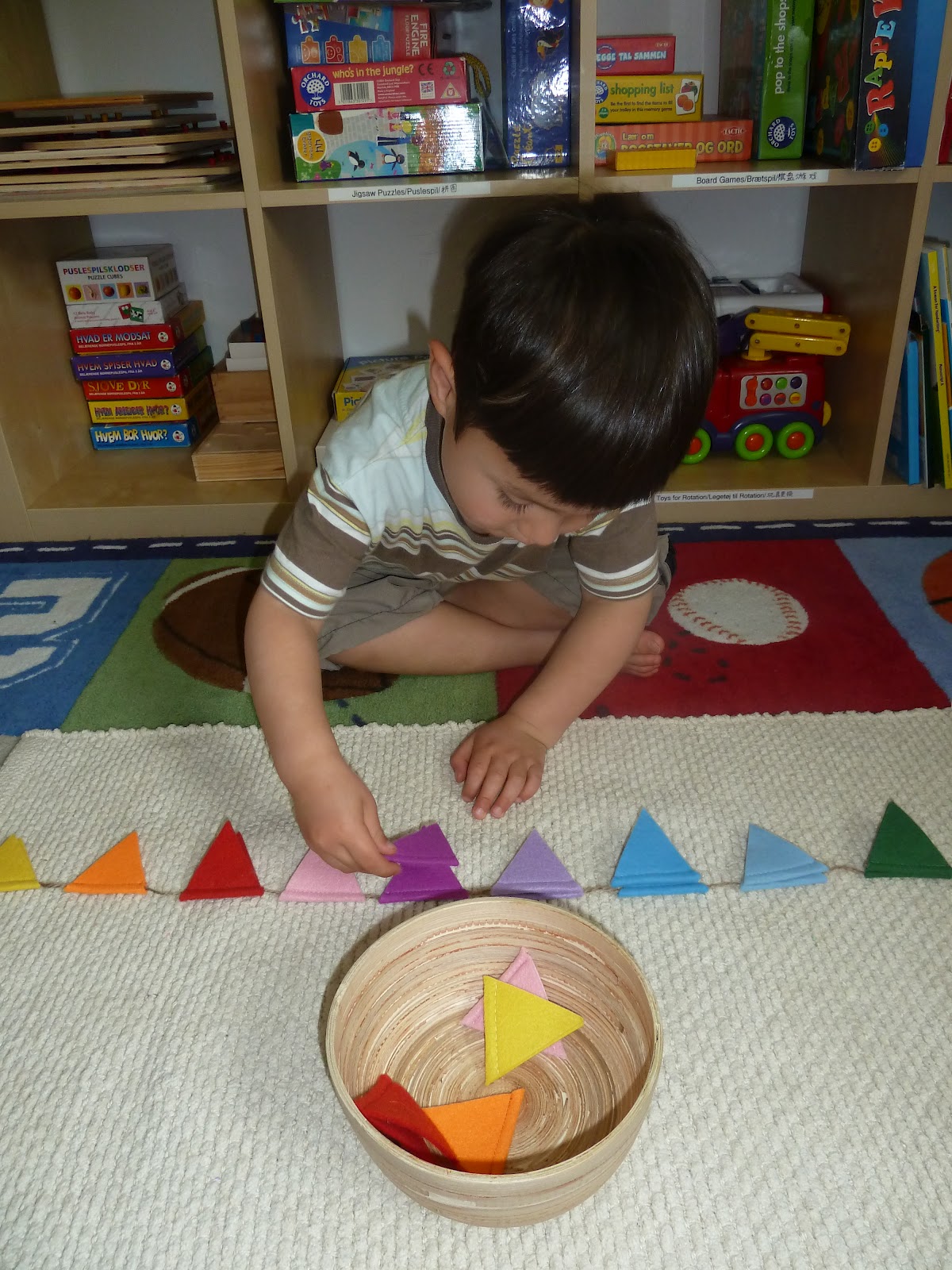 Family FECS: Montessori Activity: Matching Colours