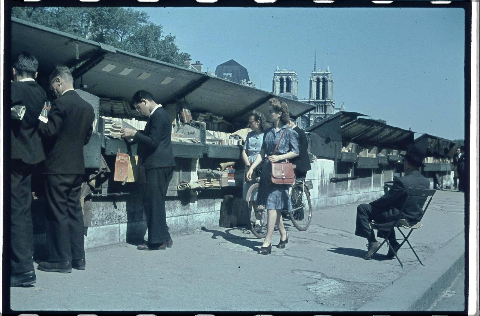 40 Fascinating Color Photographs That Capture Everyday Life on the ...