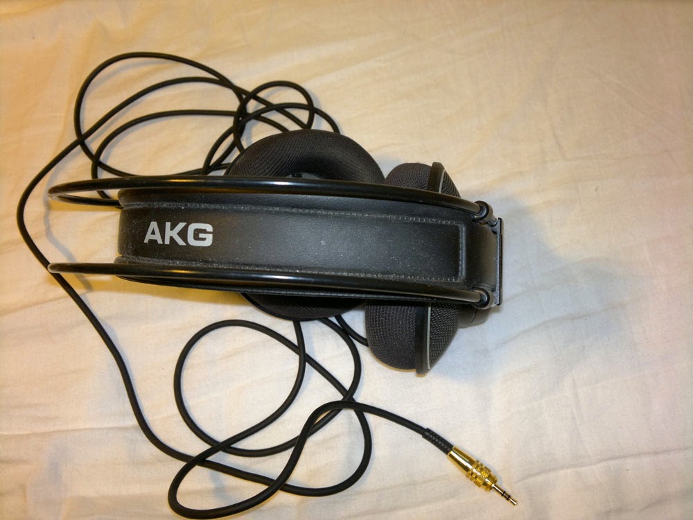 Till Salu - prylar säljes - söker ett annat hem: Hifi hörlurar AKG K400 Säljes