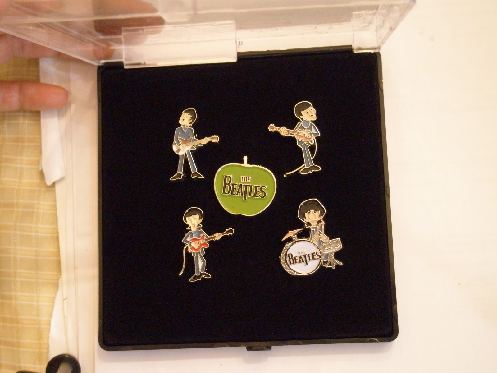 MINITIPA - COLECCIONADORA DE PINS: The Beatles