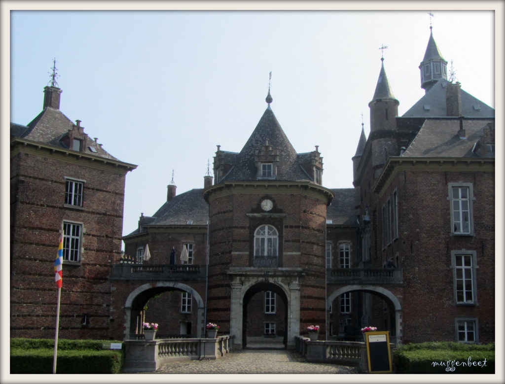 M U G G E N B E E T: bezoek aan Kasteel de Merode