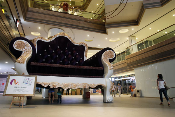 World's biggest sofa in Shanghai - Magazine-Photoshoot - Actress ...