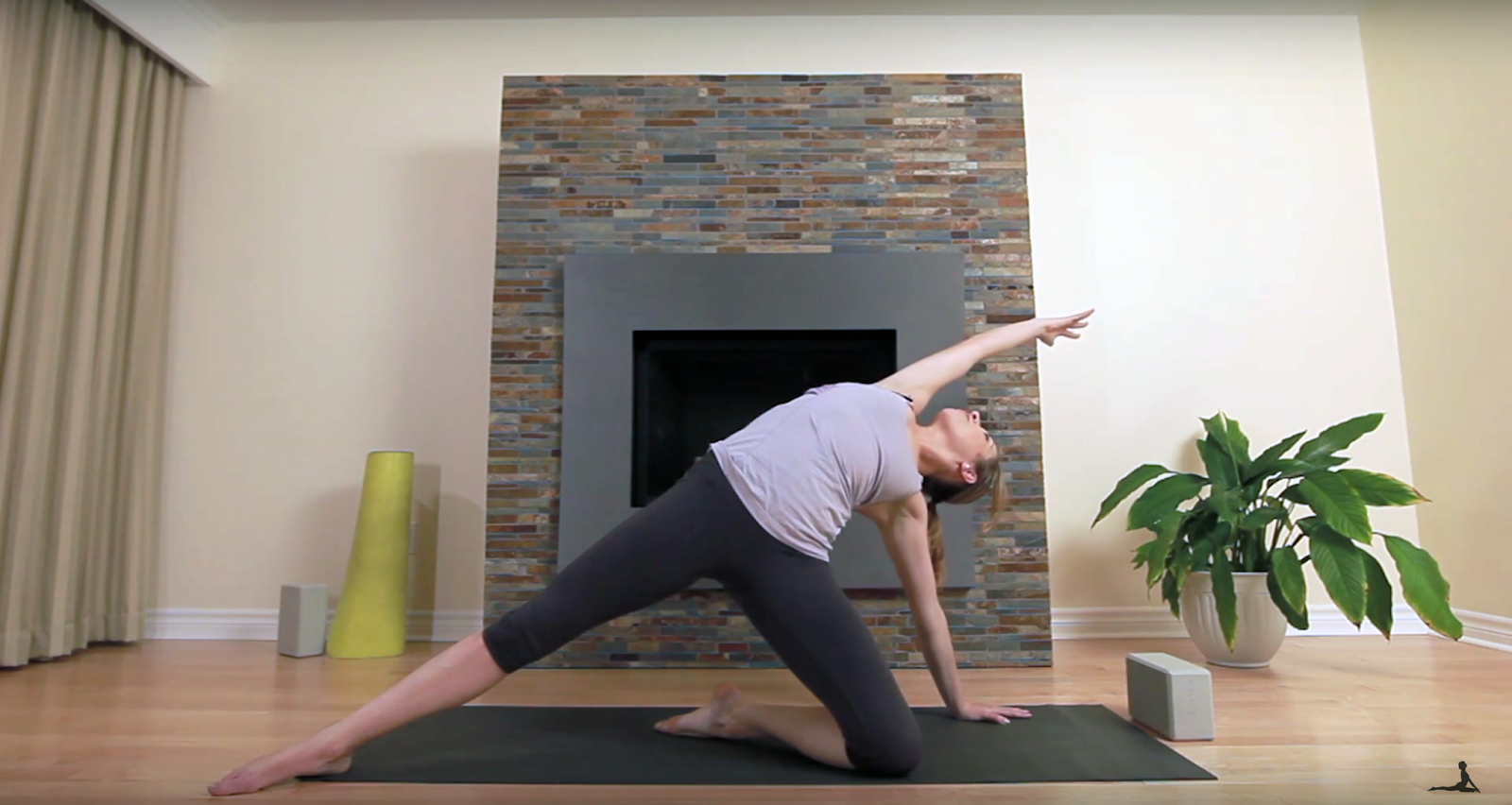 Yoga Side Body Stretch - 6 poses to target obliques, IT band and neck ...