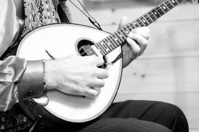 BUZUKI | BOUZOUKI: BUZUKI O INSTRUMENTU