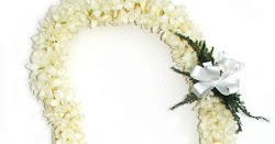 Penyedia Layanan Jasa Dekorasi: Kalung Bunga