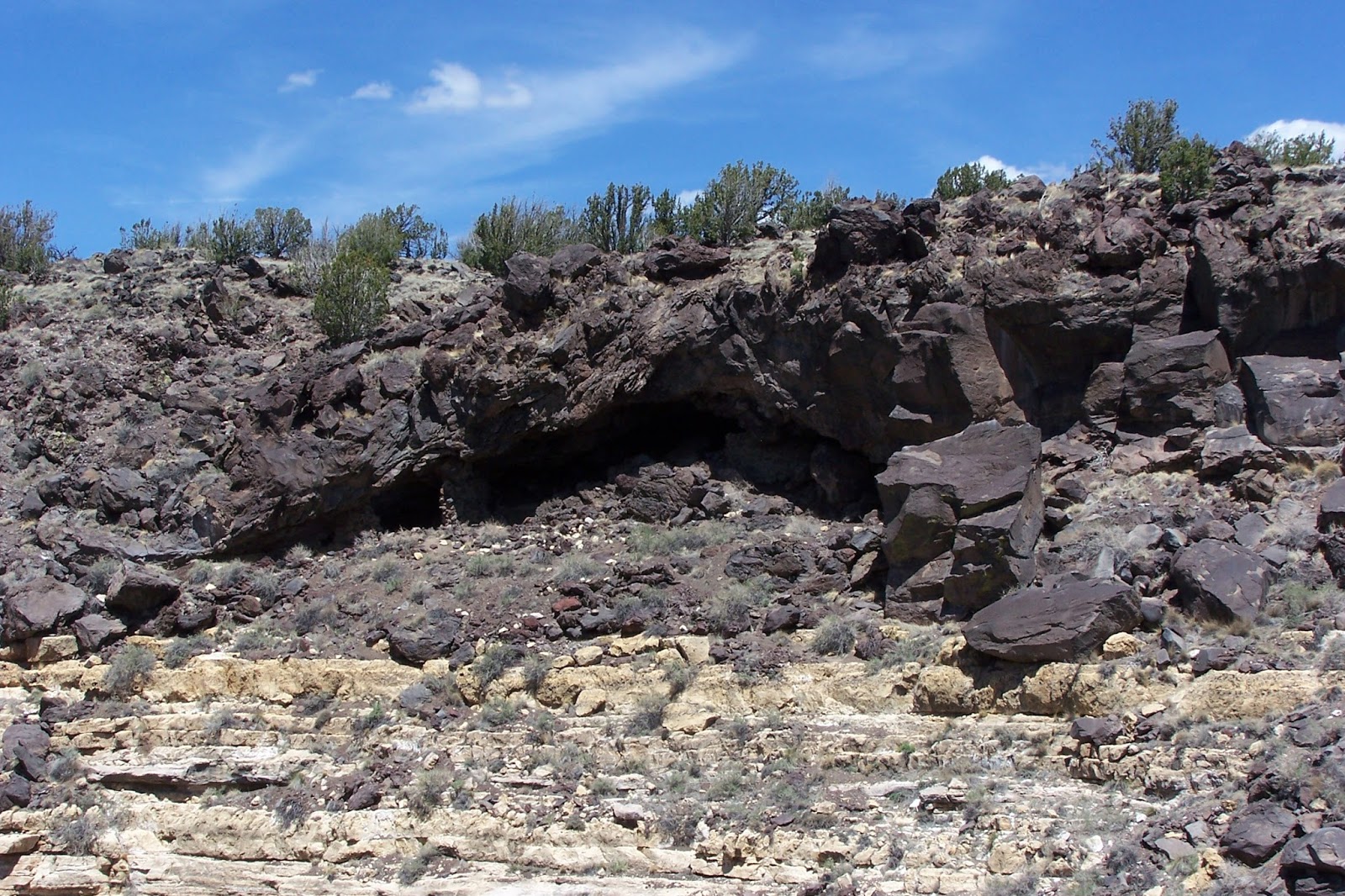 Mark Thomas - Geology: LAVA TUBES AND PITS