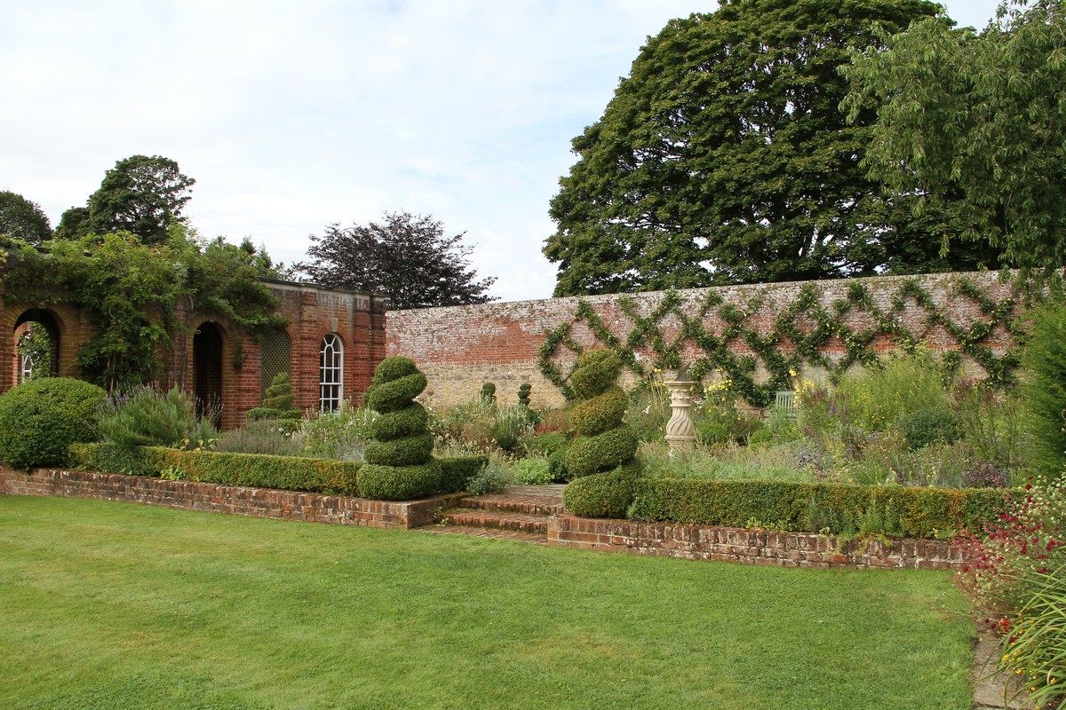 Tricia's Tales: A long anticipated visit to Woolbeding.. a National ...